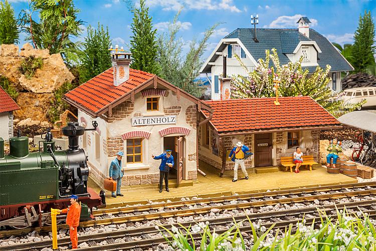 G-Bahnhof Altenholz | Bausätze | Spur G | Pola | Modelleisenbahn ...